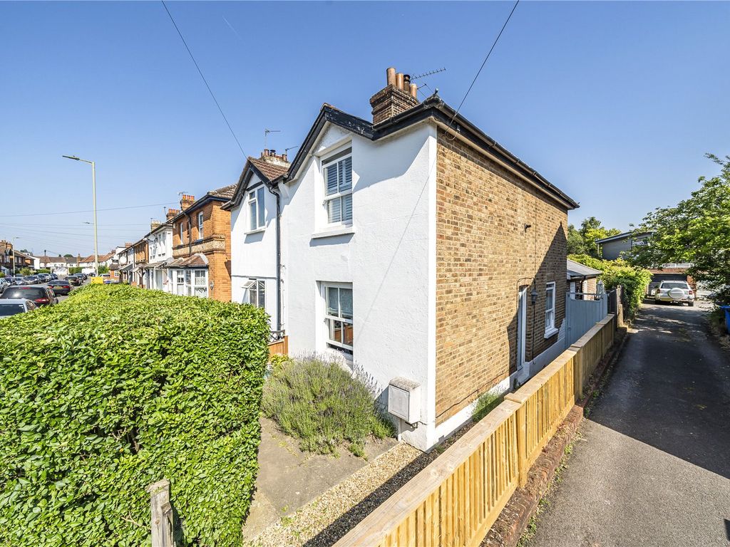 2 Bed Semi Detached House For Sale In Eve Road Woking Gu21 £425 000