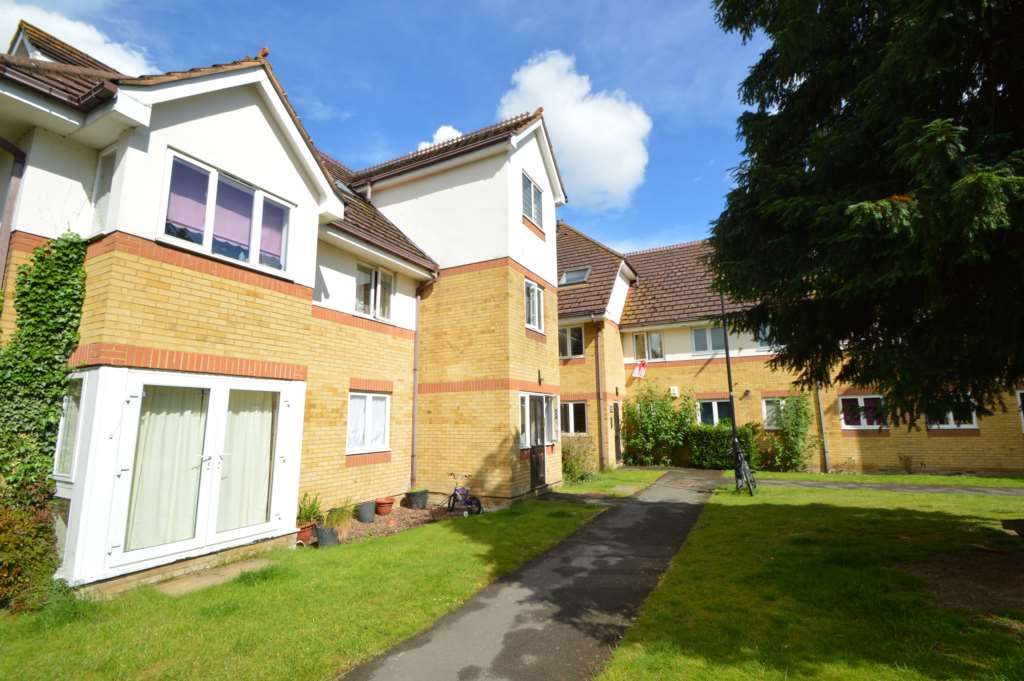 2 bed flat to rent in Burn Close, Addlestone KT15, £1,450 pcm - Zoopla