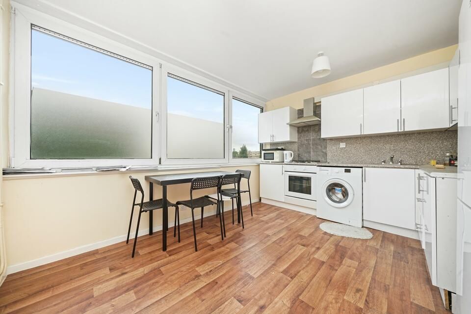 4 bed flat for sale in Thames Court, Daniel Gardens, London SE15 - Zoopla