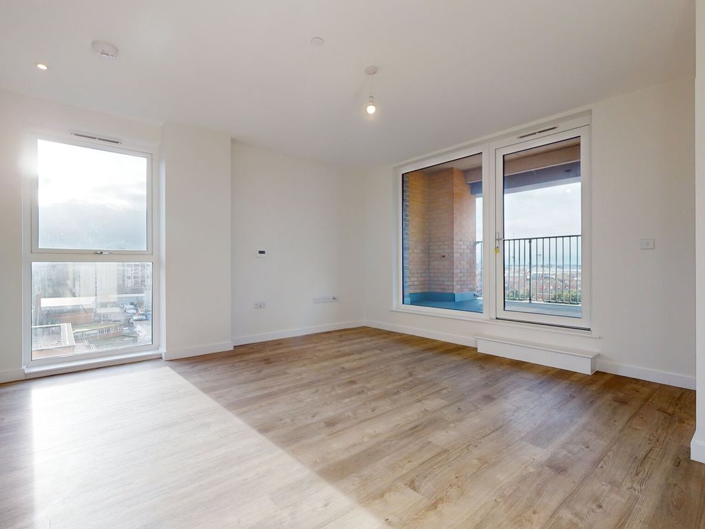 2 bed flat to rent in Chailey Place, Hayes UB3, £2,500 pcm - Zoopla