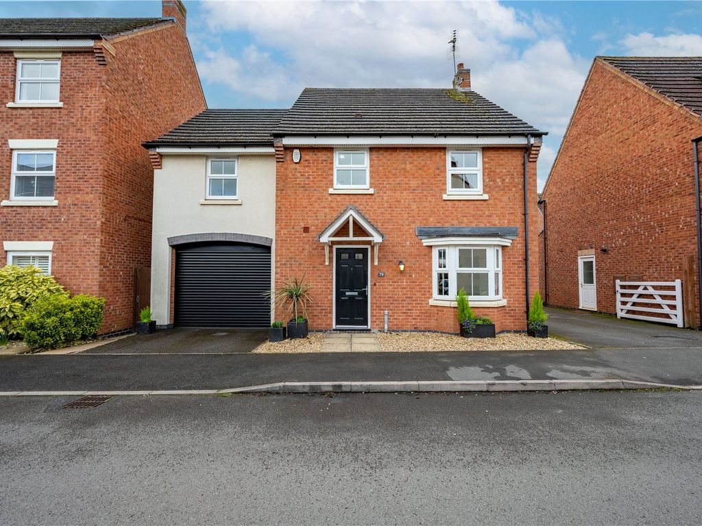 4 bed detached house for sale in Pitchcombe Close, Redditch ...