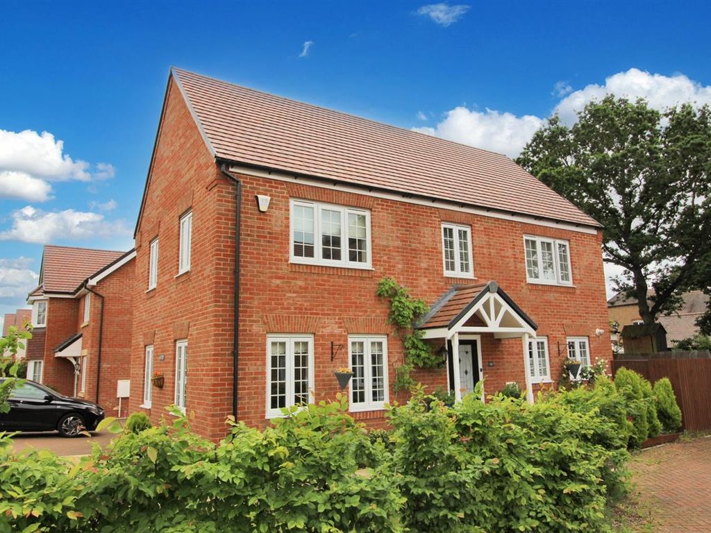 4 bed detached house for sale in Lacewing Drive, Biddenham, Bedford ...