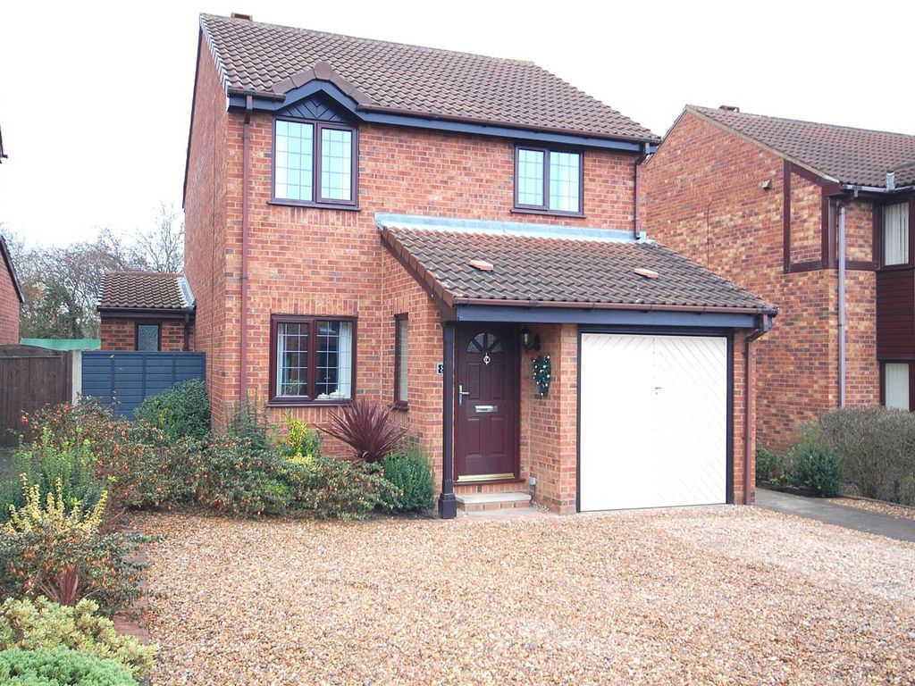 3 bed detached house for sale in Meadow Road, Garforth, Leeds LS25 - Zoopla