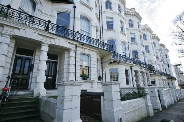 2 bed flat to rent in Denmark Terrace, Brighton BN1, £1,450 pcm - Zoopla