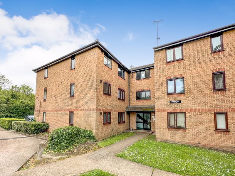 1 bed flat for sale in Linnet Way, Purfleet RM19 - Zoopla