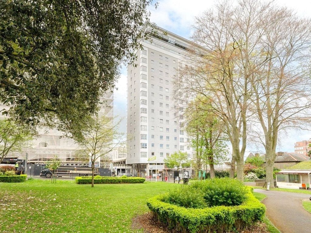 1 bed flat to rent in Throwley Way, Sutton, Surrey SM1, £1,375 pcm - Zoopla