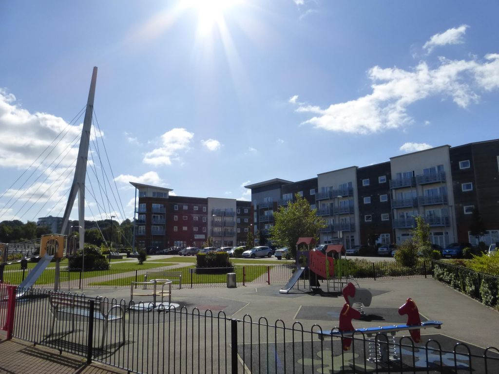 2 bed flat to rent in Gaskell Place, Ipswich IP2, £900 pcm - Zoopla