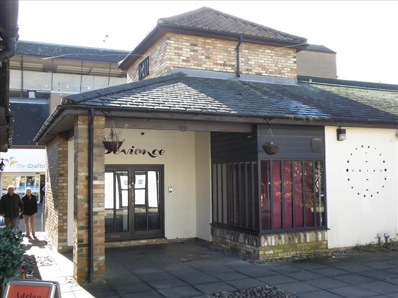 Retail premises to let in Cobble Yard, Cambridge, East Of England CB1 ...