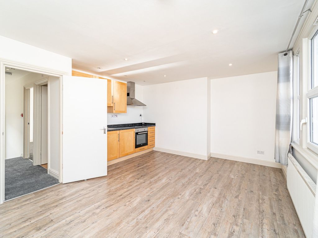2 bed flat for sale in Hampden Road, London N8, £425,000 - Zoopla
