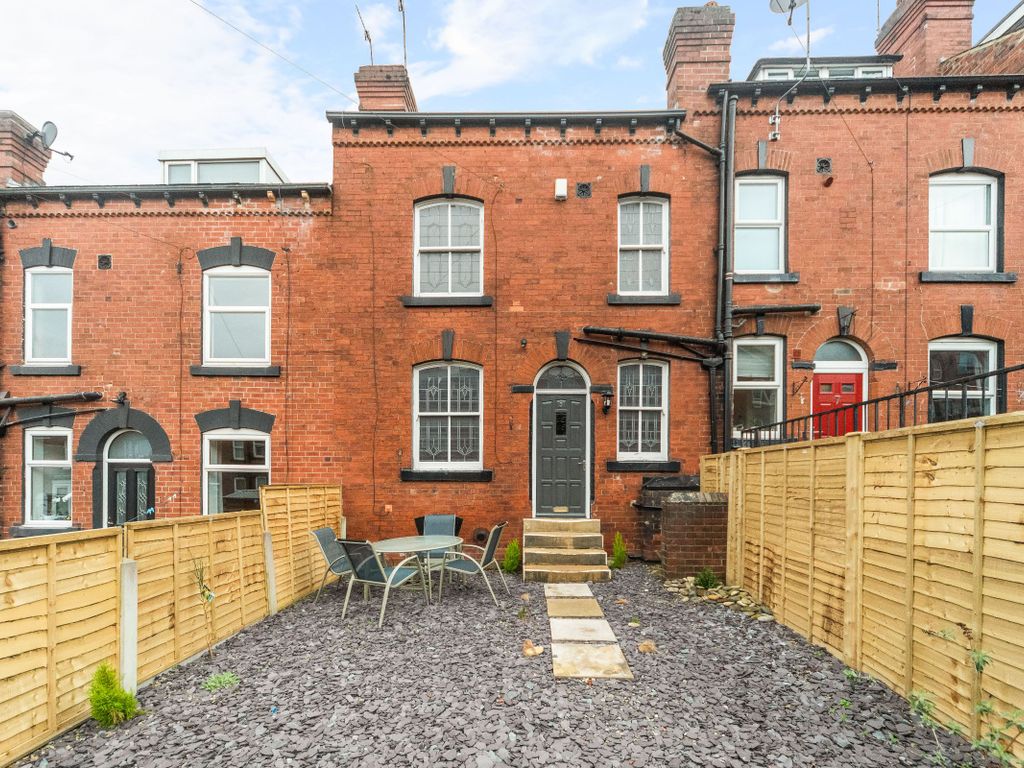 2 Bed Terraced House To Rent In Barton Grove Beeston Leeds Ls11 £850
