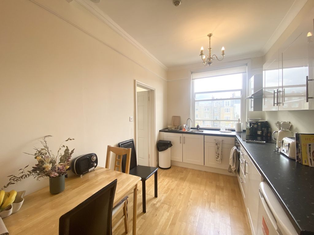 2 bed flat to rent in Devonshire Place, London W1G, £3,000 pcm - Zoopla