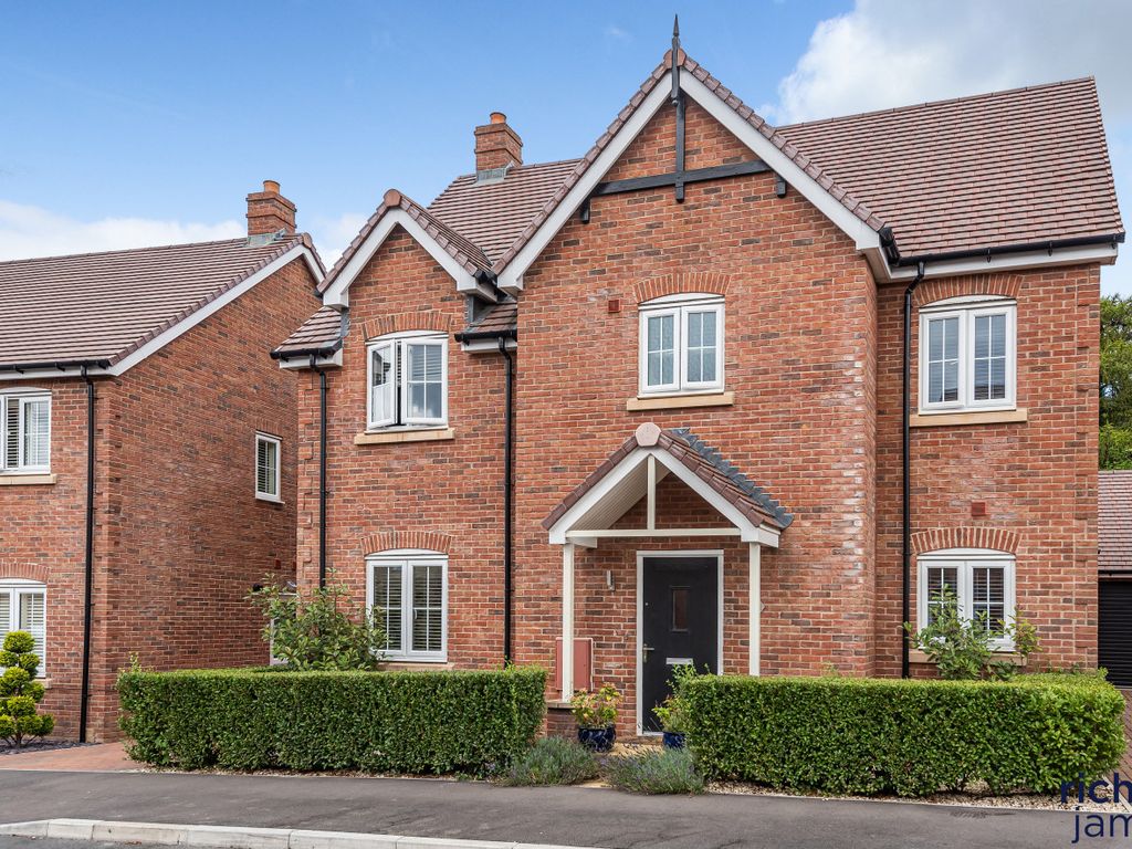 4 Bed Detached House For Sale In Fortuna Road Blunsdon Wiltshire Sn26