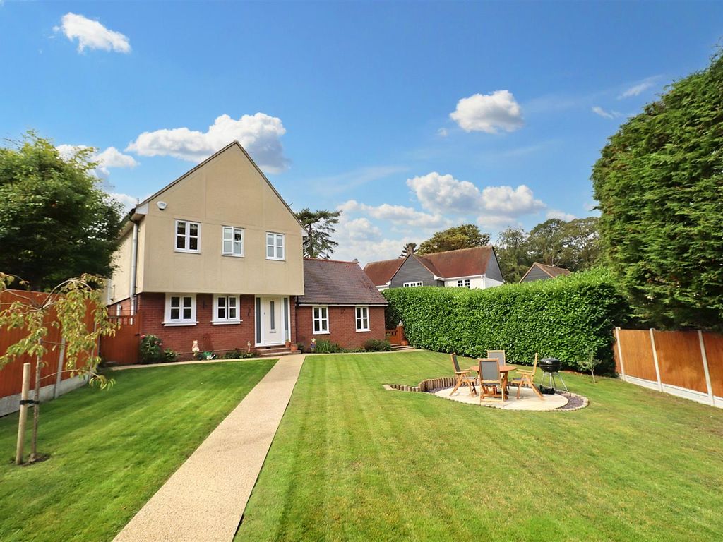4 bed detached house for sale in Julien Court Road, Braintree CM7, £ ...