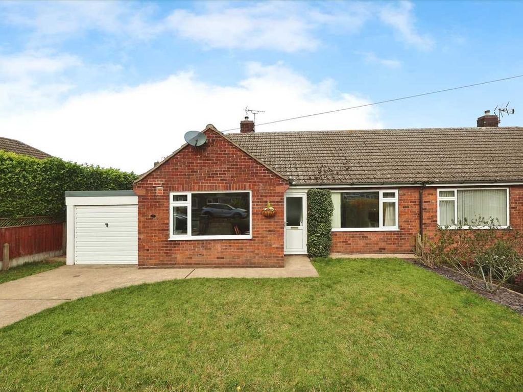 2 Bed Bungalow For Sale In Cresta Close North Hykeham Lincoln Ln6 £