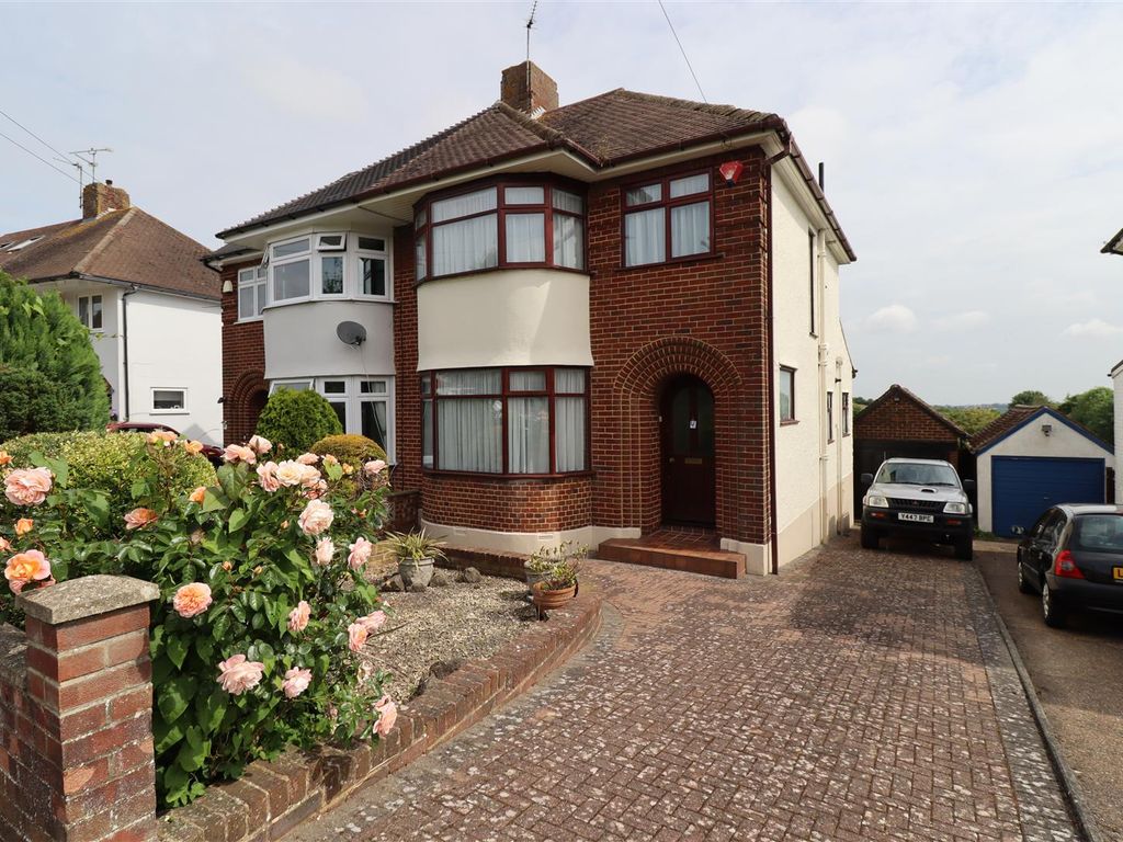 3 Bed Semi Detached House For Sale In Greenway Chatham Me5 £350 000