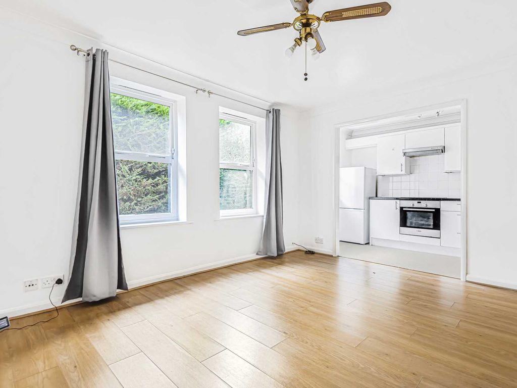 2 bed flat to rent in Wilson Road, Reading RG30 - Zoopla