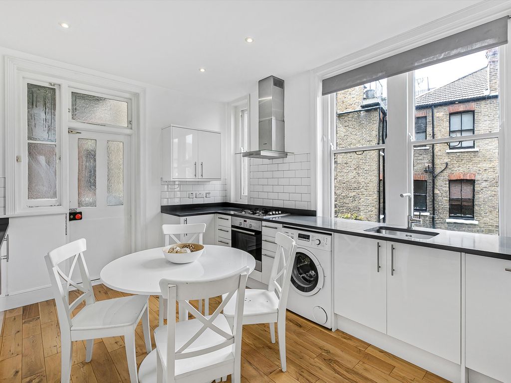 3 bed flat for sale in Brixton Road, London SW9, £550,000 - Zoopla