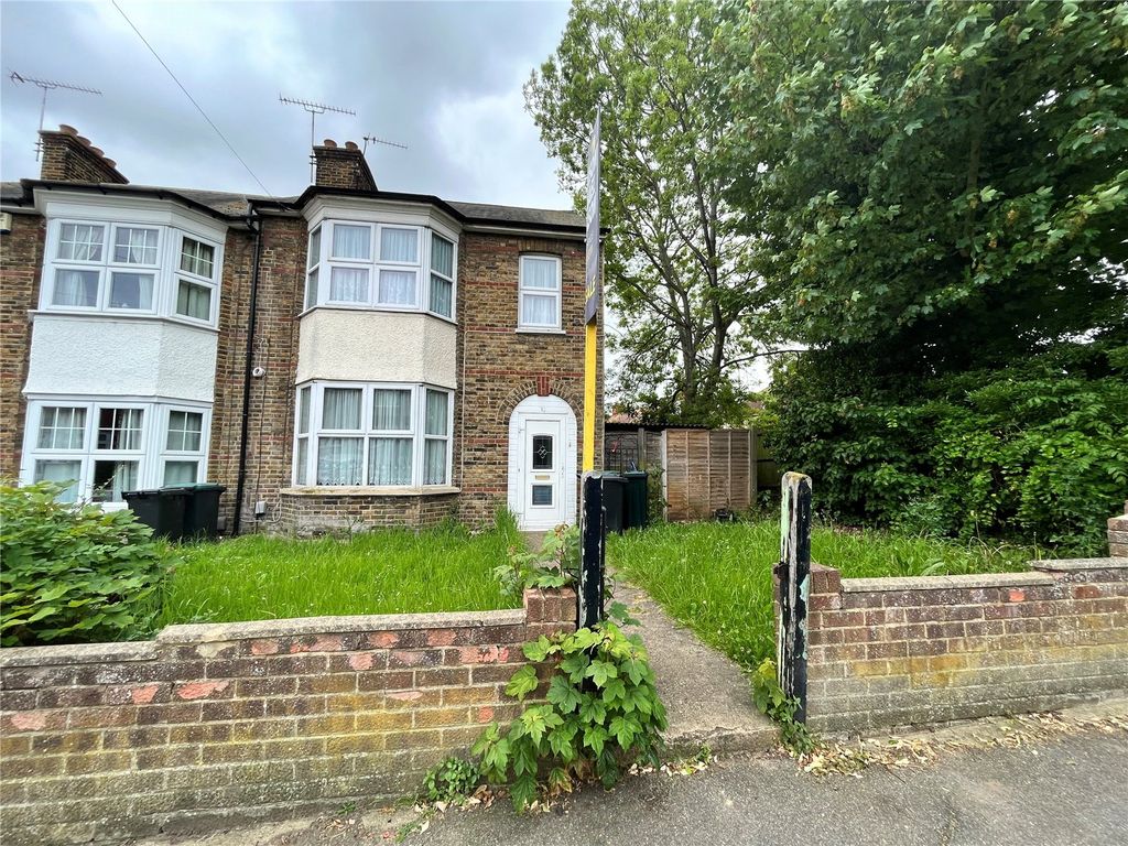3 bed end terrace house for sale in Hillside Avenue, Gravesend, Kent DA12 - Zoopla