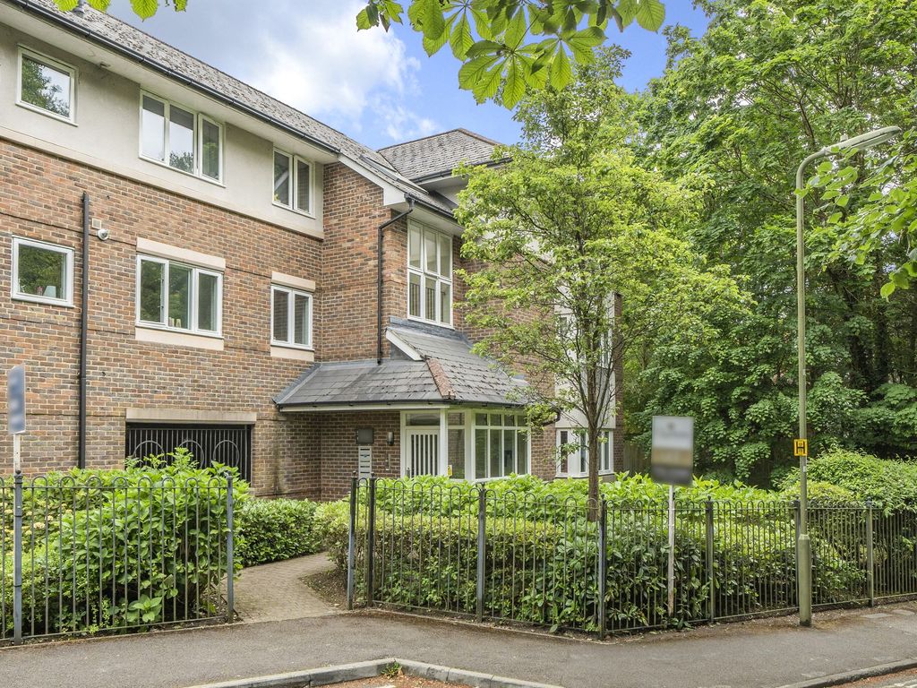 2 bed flat for sale in Sarum Road, Winchester SO22, £295,000 - Zoopla