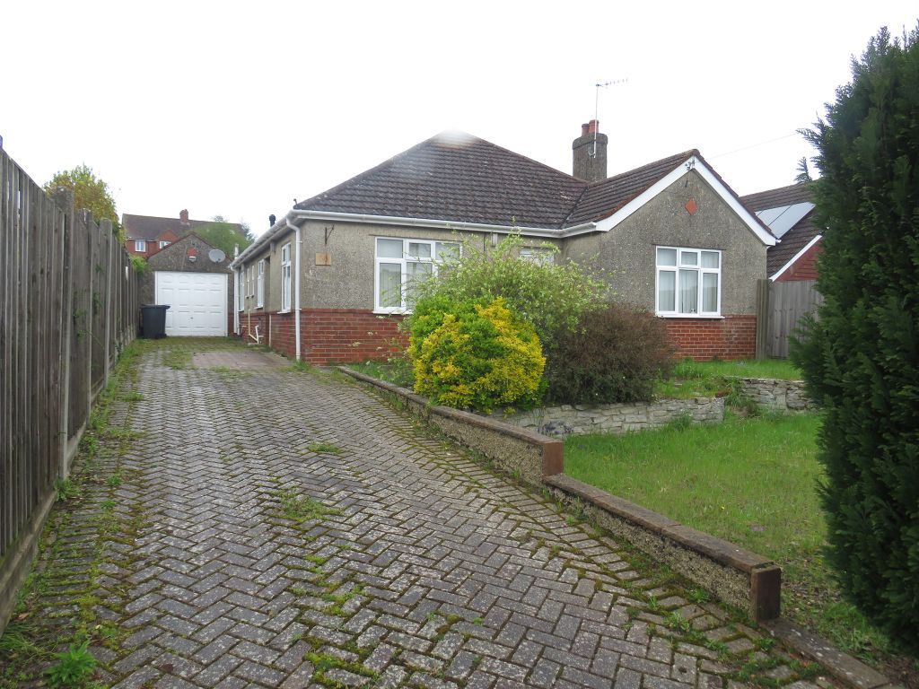 3 Bed Detached Bungalow For Sale In Victoria Road Wilton Salisbury