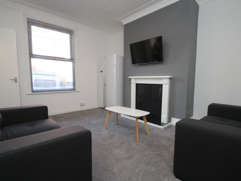 3 bed terraced house to rent in Quarry Mount Terrace, Leeds LS6 - Zoopla