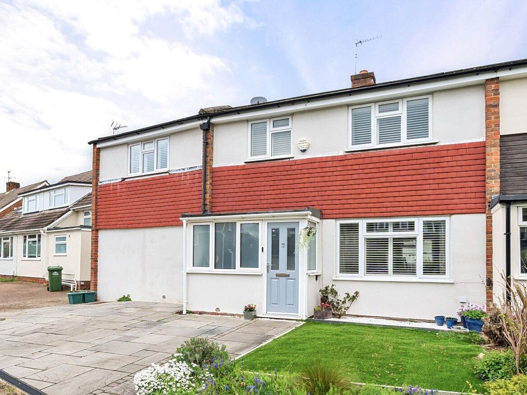 4 bed end terrace house for sale in Gordon Road, Shepperton, Surrey ...