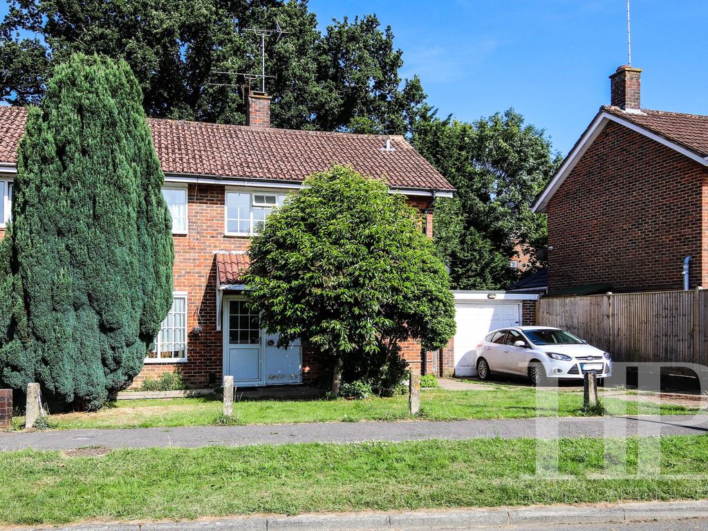 3 bed semi-detached house to rent in Little Crabtree, West Green ...