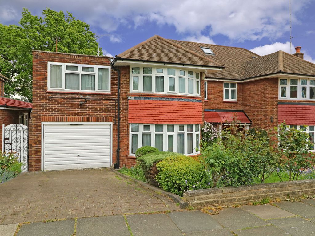 4 bed semi-detached house for sale in South Lodge Drive, London N14, £ ...