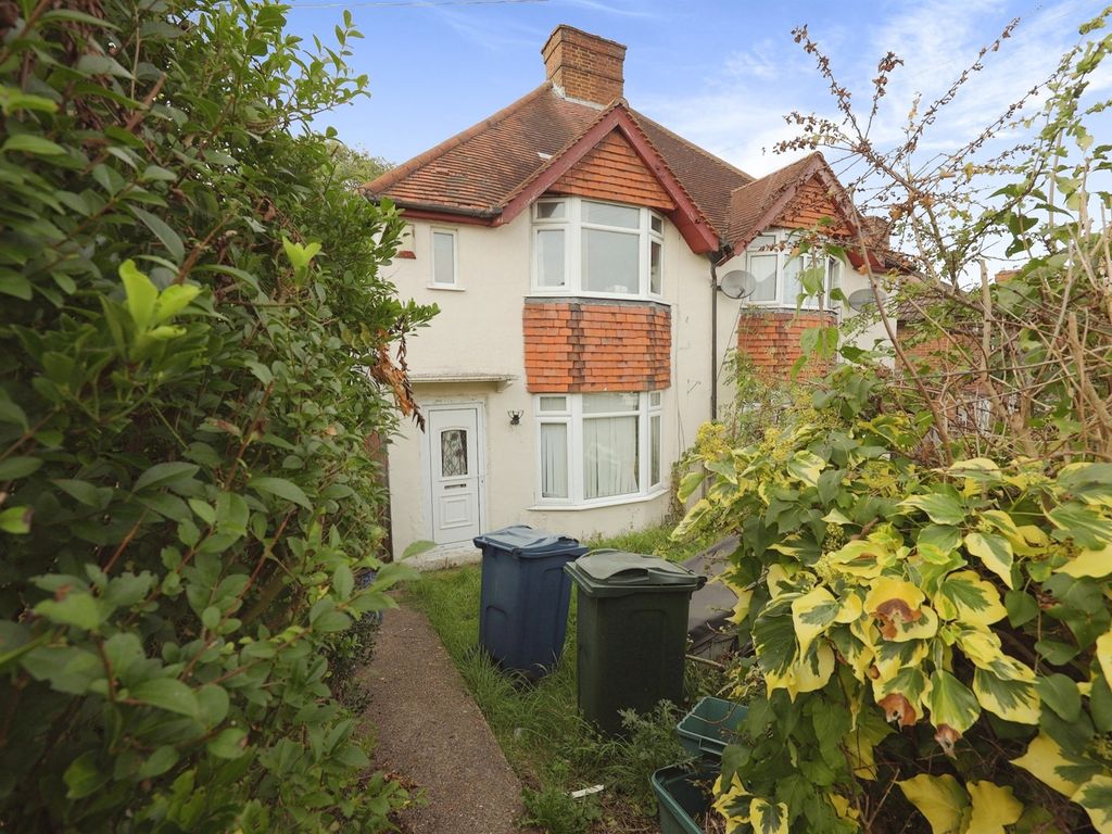 3 Bed Semi Detached House For Sale In Spearing Road High Wycombe Hp12