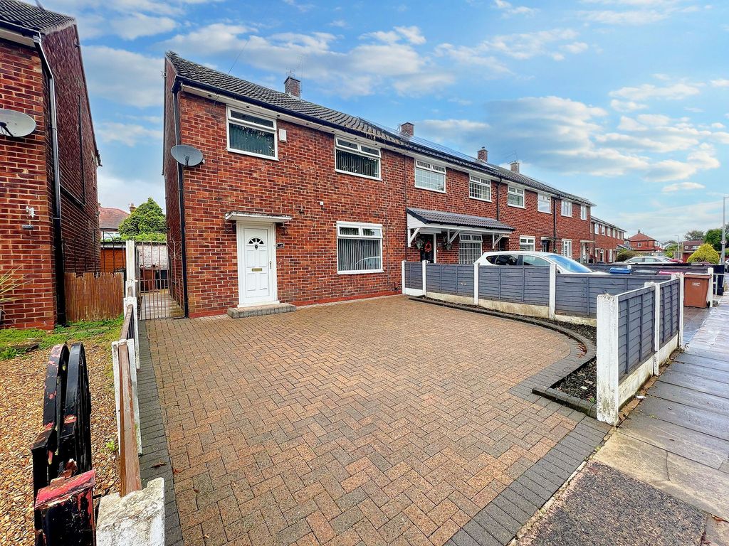 3 Bed End Terrace House For Sale In New Hall Avenue Eccles M30 £