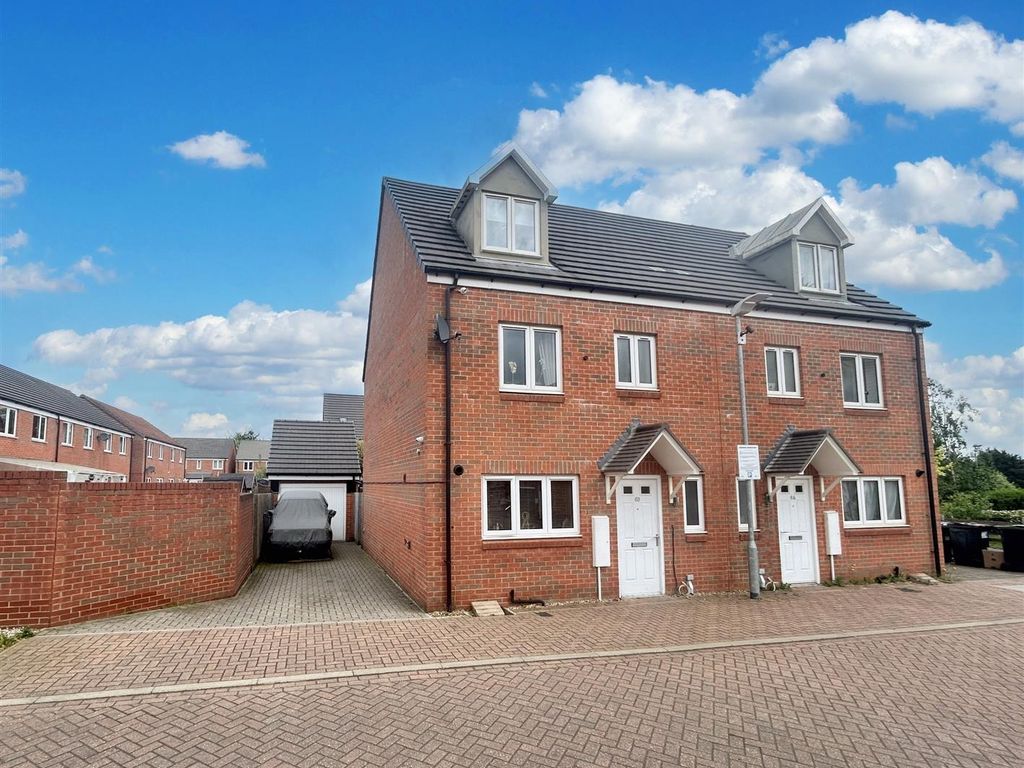 4 bed semi-detached house for sale in Guardian Way, Luton LU1, £350,000 ...