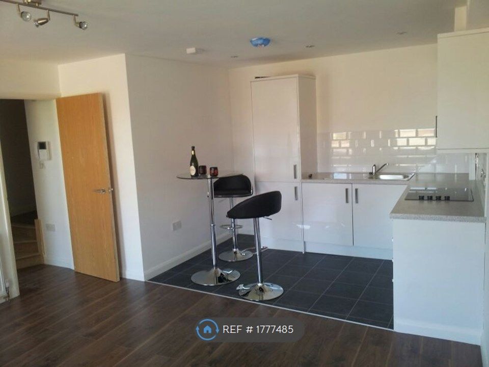 1 bed flat to rent in Rainsford Road, Chelmsford CM1, £995 pcm - Zoopla