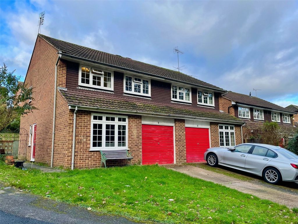 4 Bed Semi Detached House For Sale In Luke Road Aldershot Hampshire