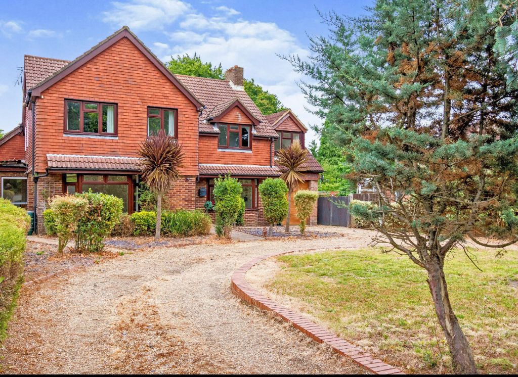 5 Bed Detached House For Sale In Upper Northam Drive Hedge End