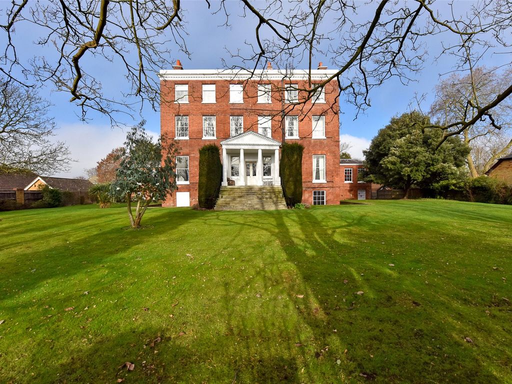 5 bed flat to rent in Ray Lodge, Ray Park Avenue, Maidenhead, Berkshire ...