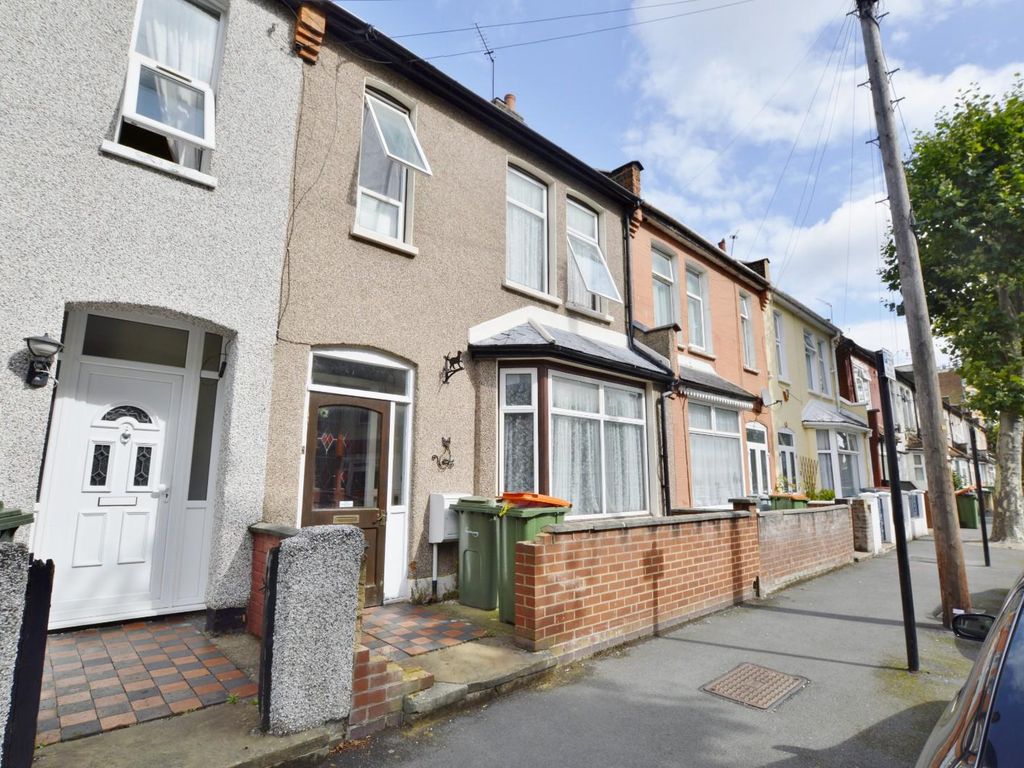 3 bed property to rent in Stevenage Road, East Ham E6, £2,500 pcm - Zoopla