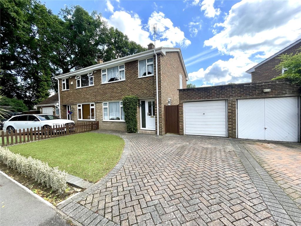 3 Bed Semi Detached House For Sale In Snowdon Road Farnborough
