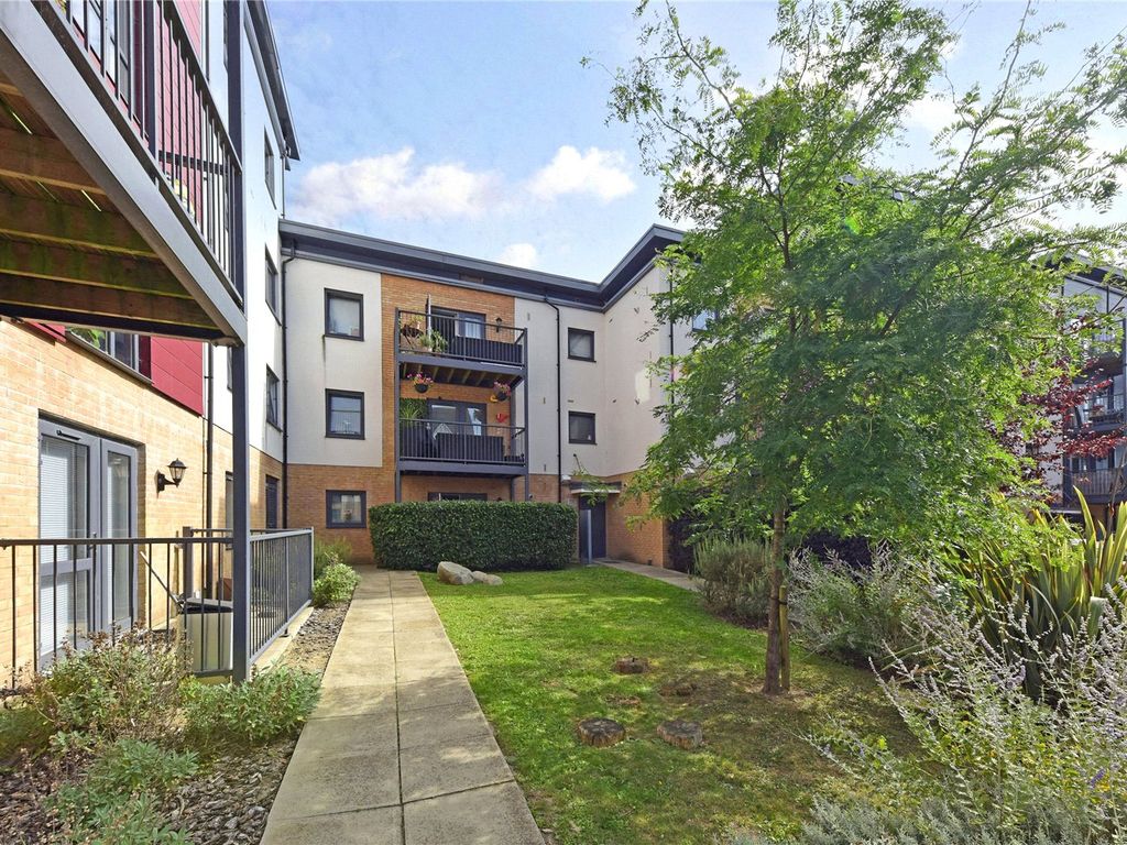 1 bed flat for sale in Shingly Place, Chingford, London E4, £96,250 ...