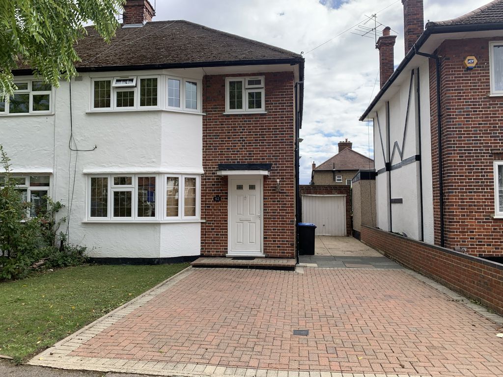 3 Bed Semi Detached House To Rent In Boldmere Road Pinner Ha5 £2 600