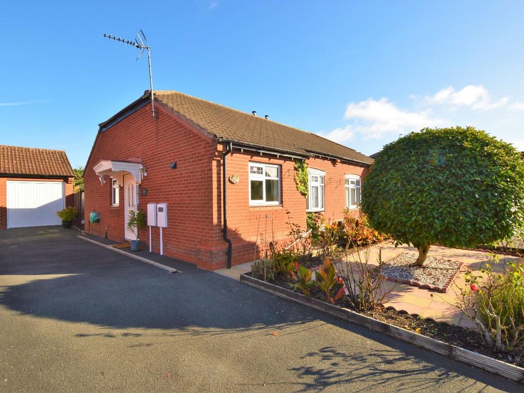 2 Bed Semi Detached Bungalow For Sale In Broad Meadow Wigston Le18