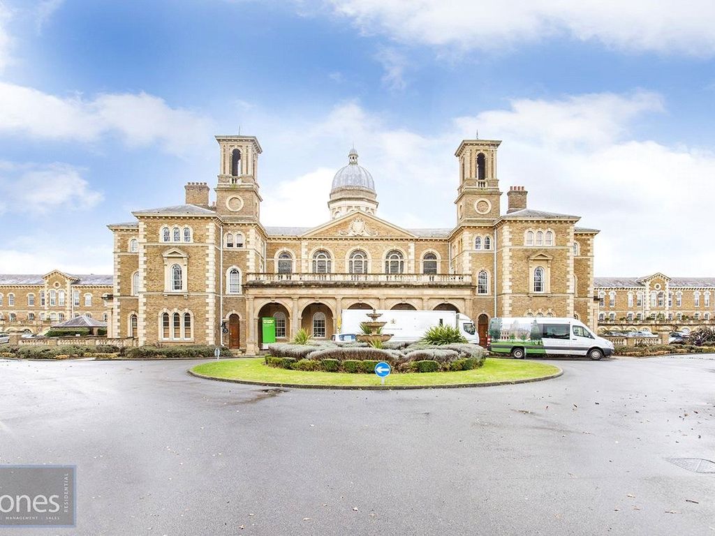 2 bed flat for sale in Royal Drive, London N11, £650,000 - Zoopla