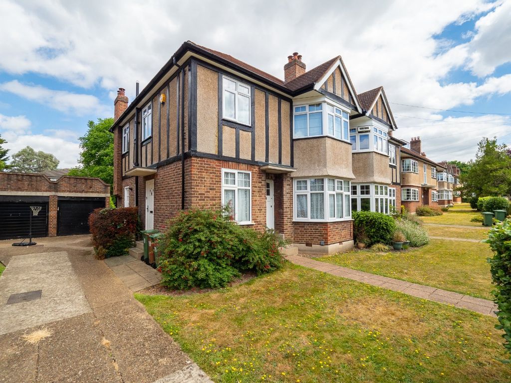 2 bed maisonette to rent in Grove Avenue, Sutton, Surrey SM1 - Zoopla