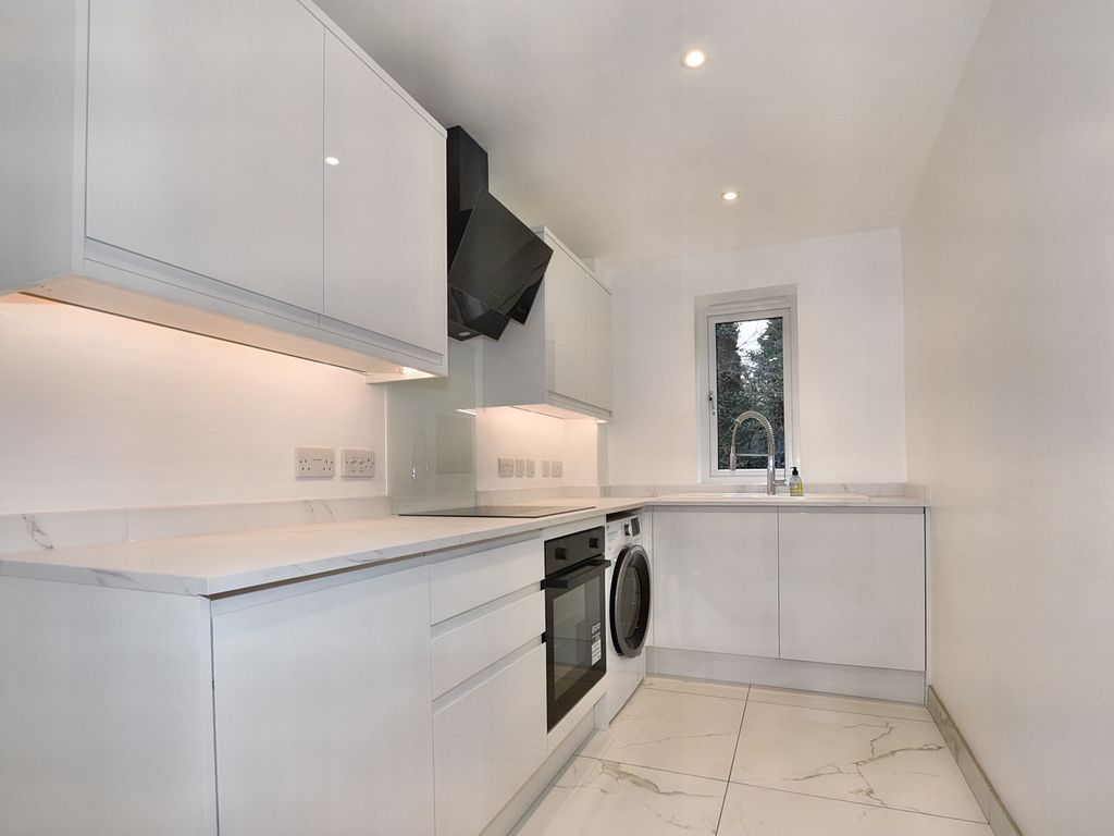 2 bed flat to rent in Makepeace Road, London E11, £2,000 pcm - Zoopla