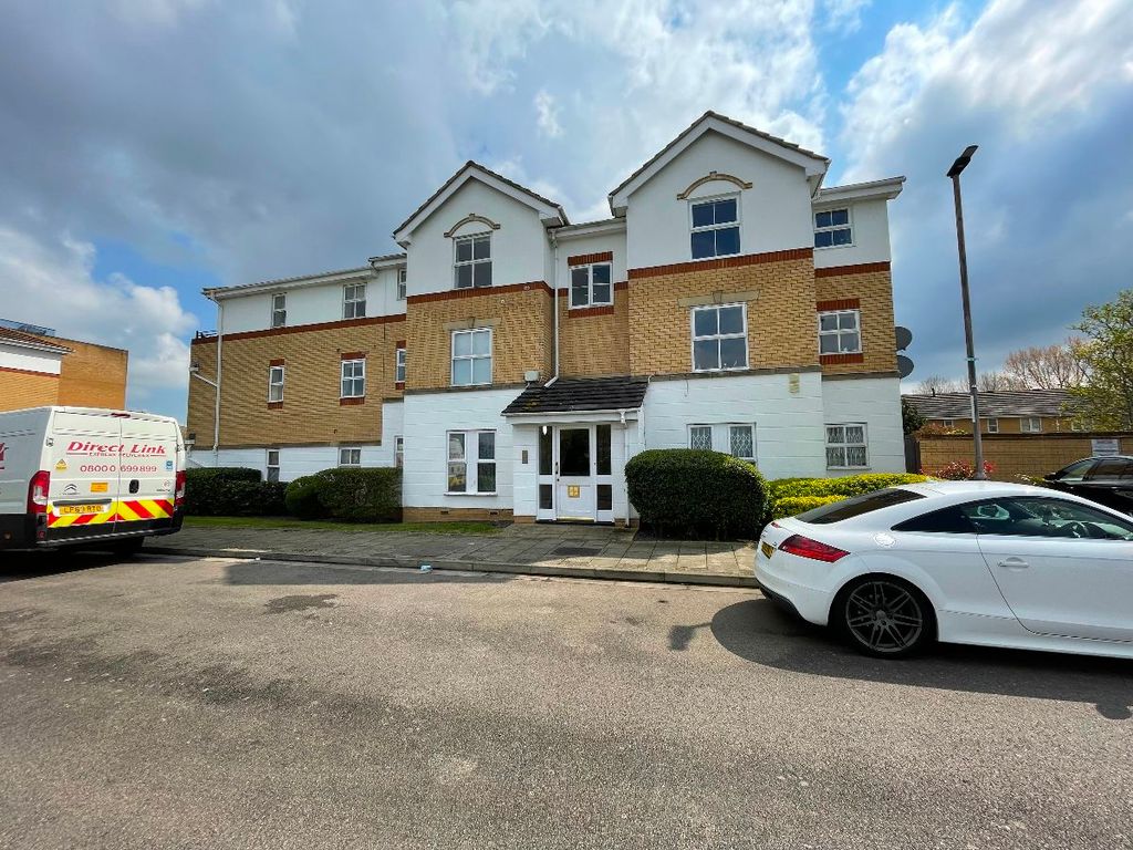 1 bed flat to rent in Princess Alice Way, London SE28 - Zoopla