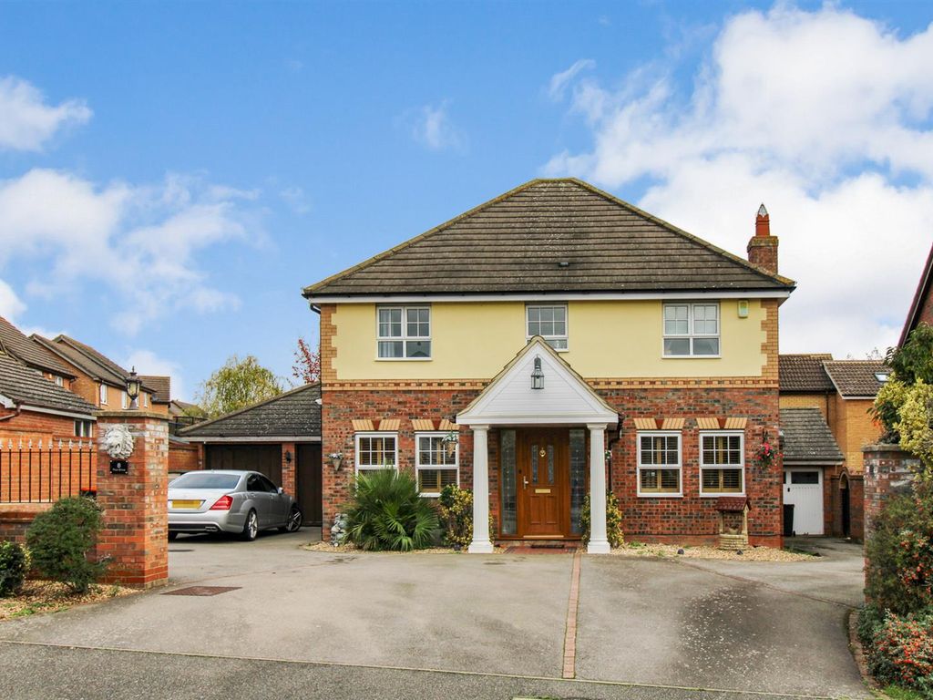 4 bed detached house for sale in Thor Drive, Bedford MK41 - Zoopla