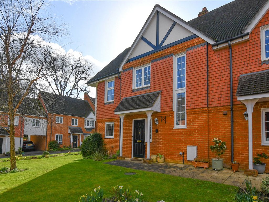 2 Bed End Terrace House For Sale In Harding Place Wokingham Berkshire
