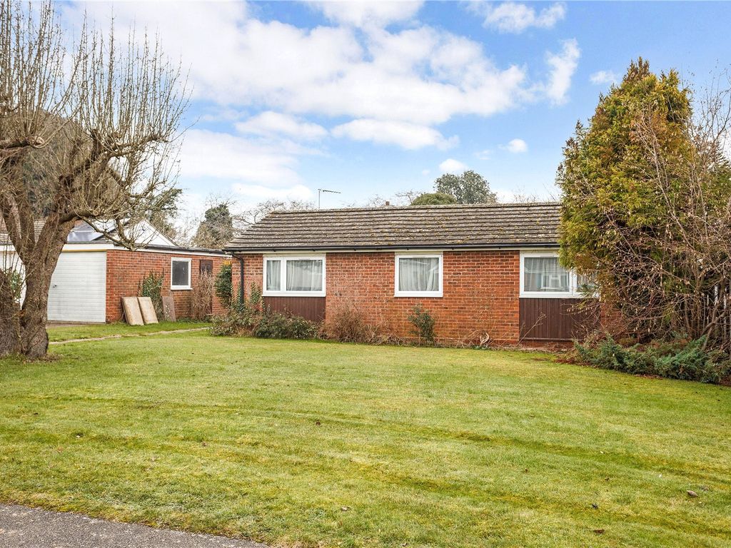 3 bed bungalow for sale in Orchard Close, Shiplake Cross, Henley-On ...
