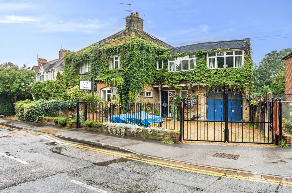 4 Bed Semi Detached House For Sale In Hayes End Road Hayes Middlesex