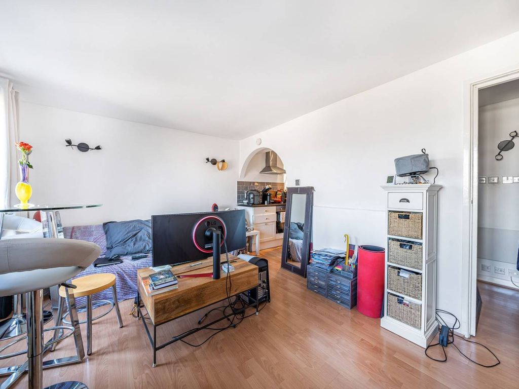 Studio for sale in Discovery Walk, Wapping, London E1W, £340,000 - Zoopla