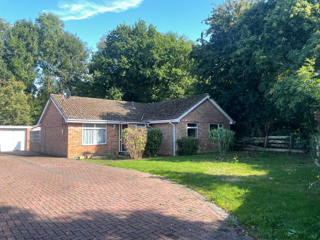 4 bed detached bungalow for sale in The Warren, Holbury, Southampton ...